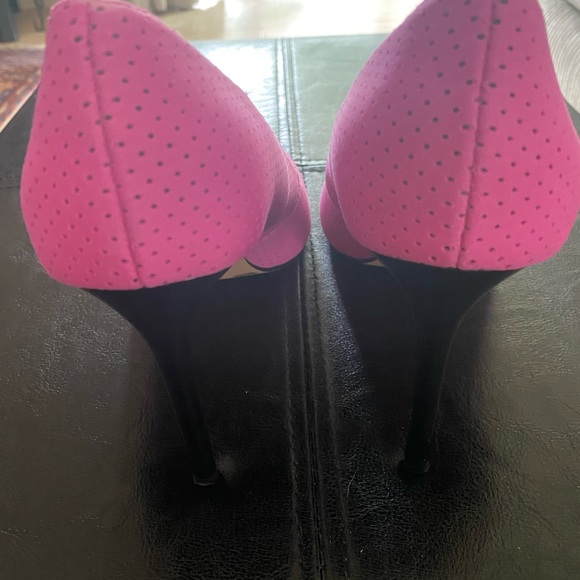 Jessica Simpson | Shoes | Jessica Simpson Pink Black Stiletto Pumps ...